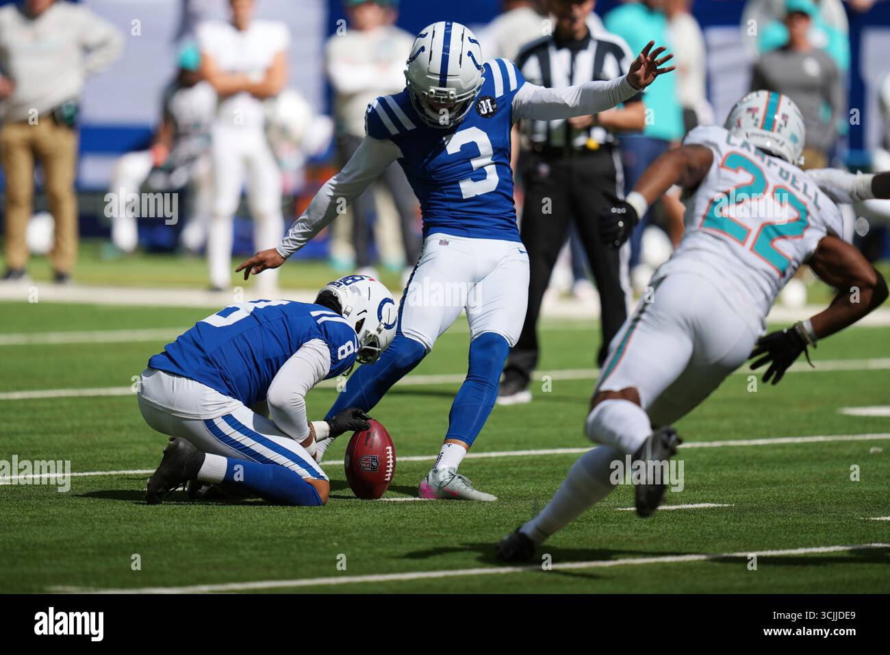 Indianapolis Colts' Spencer Shrader kicks a field goal during the ...