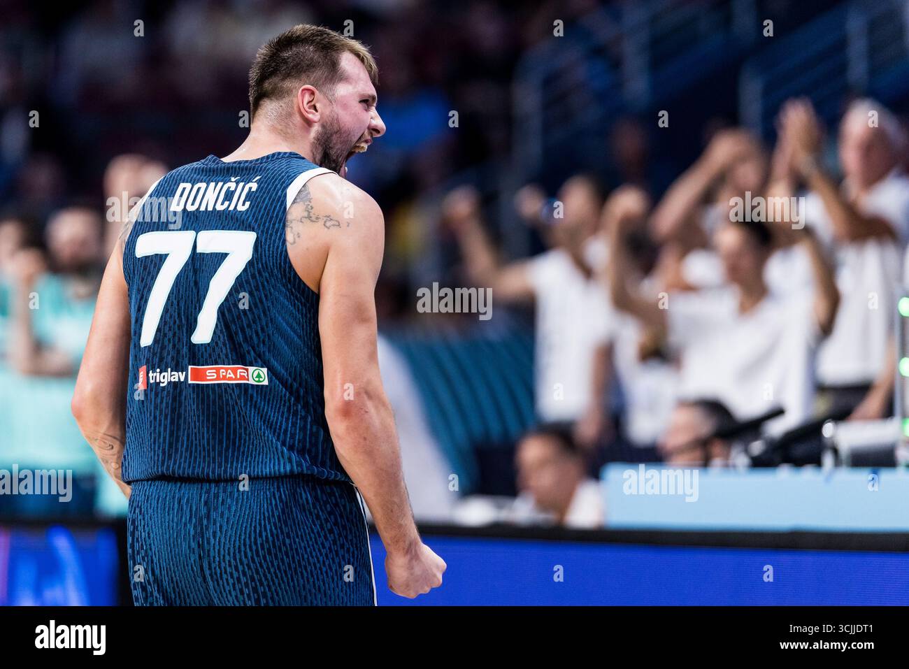 Luka Doncic (Slowenien, 77) jubelt FIBA EuroBasket 2025: Italien - Slowenien, Riga, Arena Riga ...