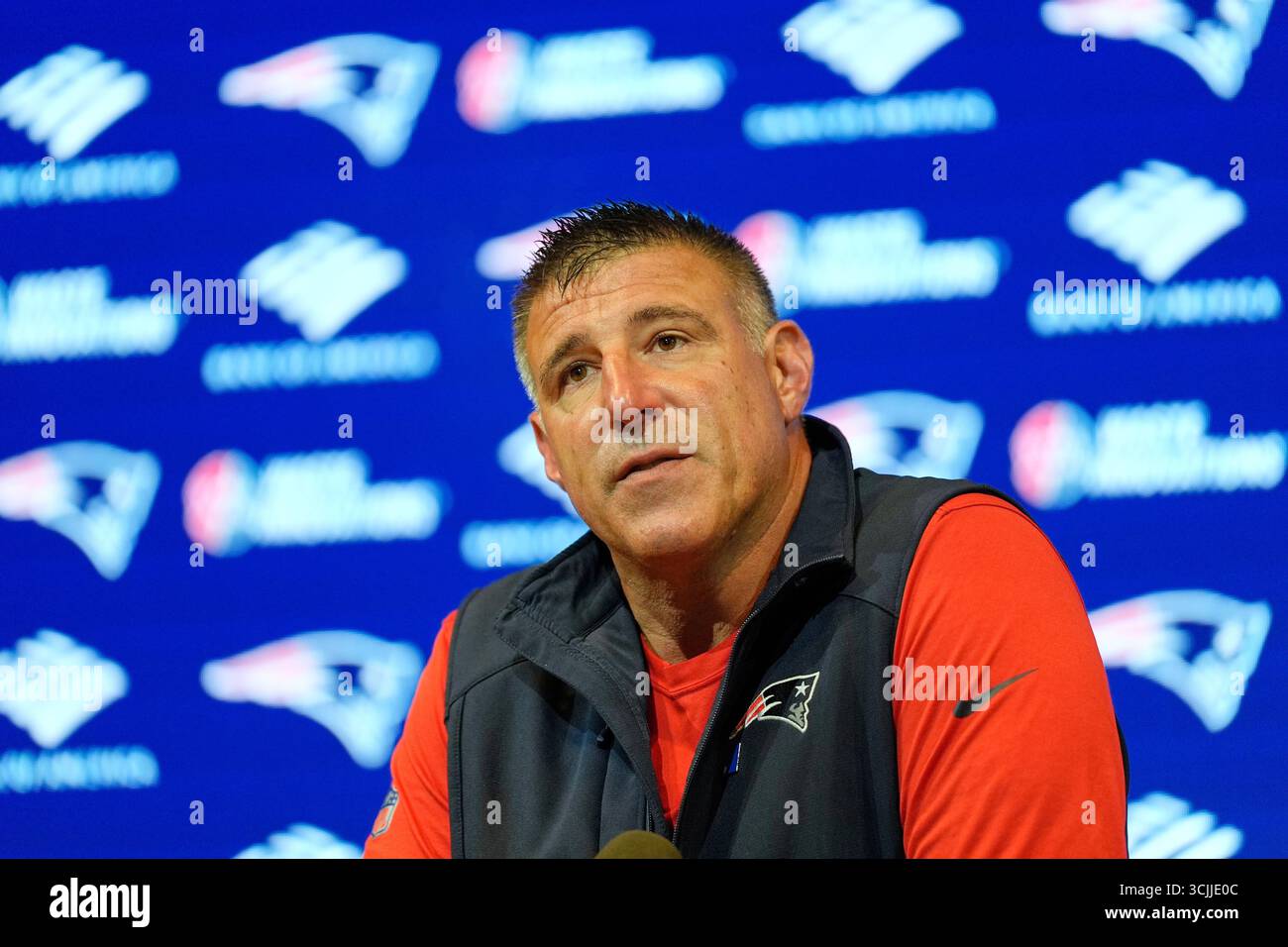 New England Patriots head coach Mike Vrabel speaks during a news ...