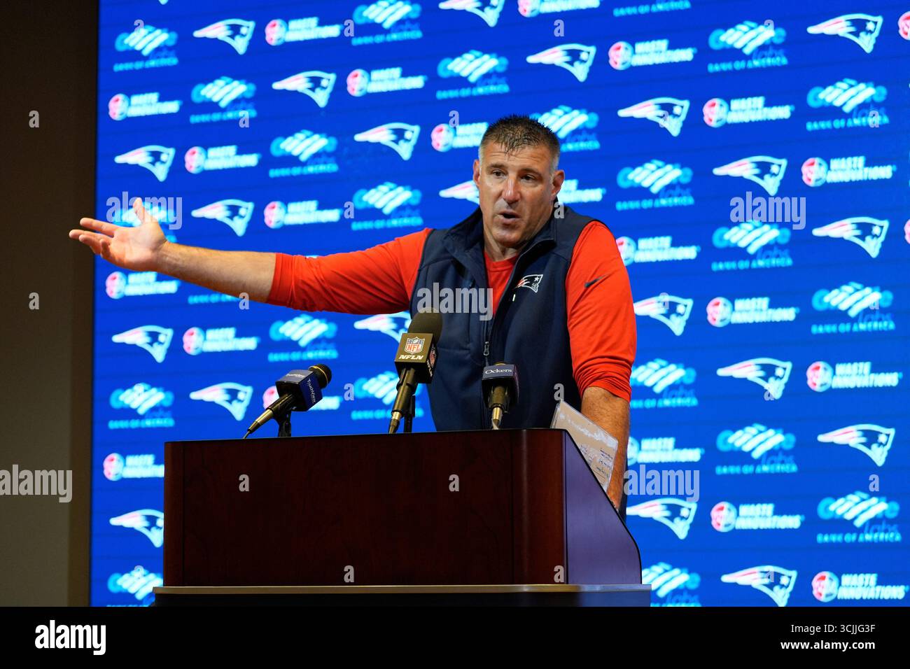 New England Patriots head coach Mike Vrabel speaks during a news ...