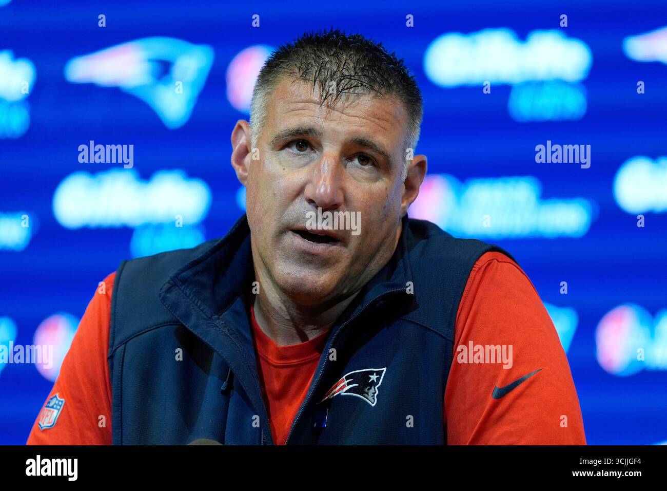 New England Patriots head coach Mike Vrabel speaks during a news ...