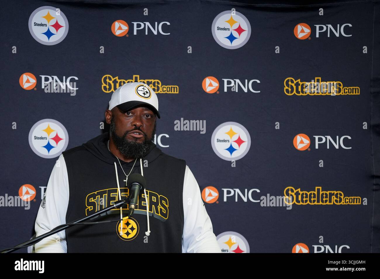 Pittsburgh Steelers head coach Mike Tomlin talks to reporters following ...