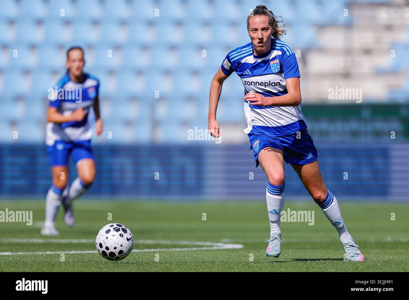 Ilvy zijp of pec zwolle runs with the ball hi-res stock photography and images - Alamy