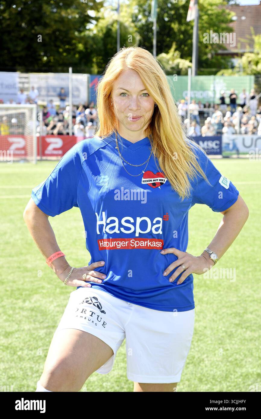 Esther Roling beim Kicken mit Herz im STADION HOHELUFT in Hamburg am 07 ...