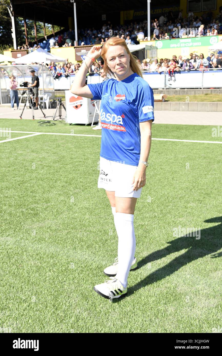 Esther Roling beim Kicken mit Herz im STADION HOHELUFT in Hamburg am 07 ...