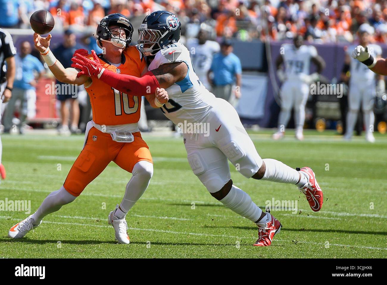 Tennessee Titans defensive tackle Jeffery Simmons, right, pressures ...