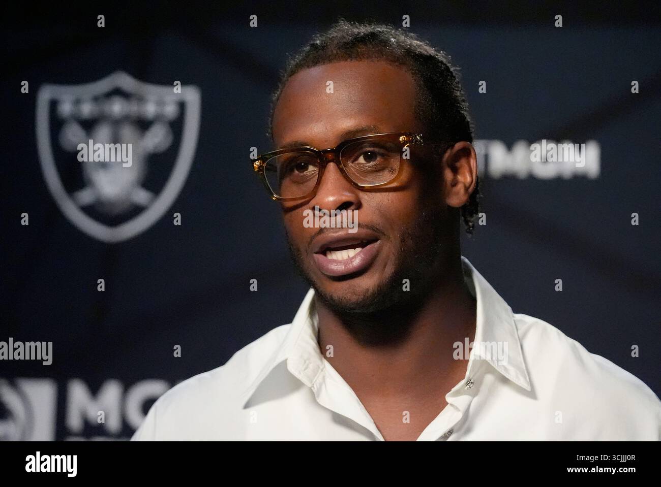 Las Vegas Raiders quarterback Geno Smith (7) speaks during a news ...