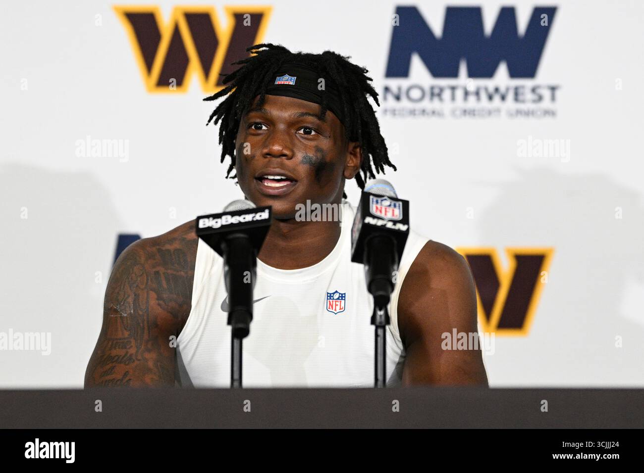 Washington Commanders cornerback Car'lin Vigers (22) speaking to ...
