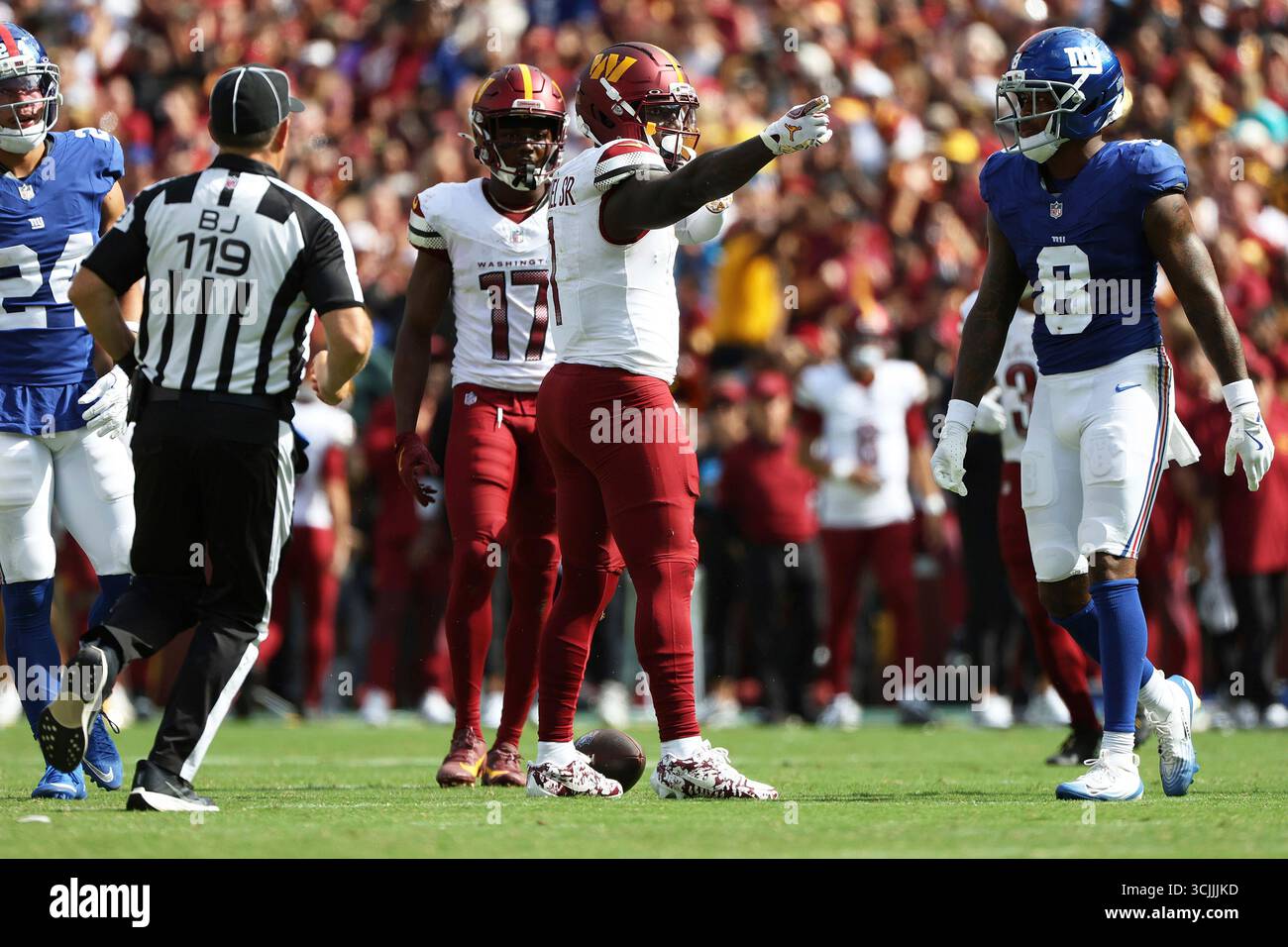 Washington Commanders wide receiver Deebo Samuel (1) celebrates during ...