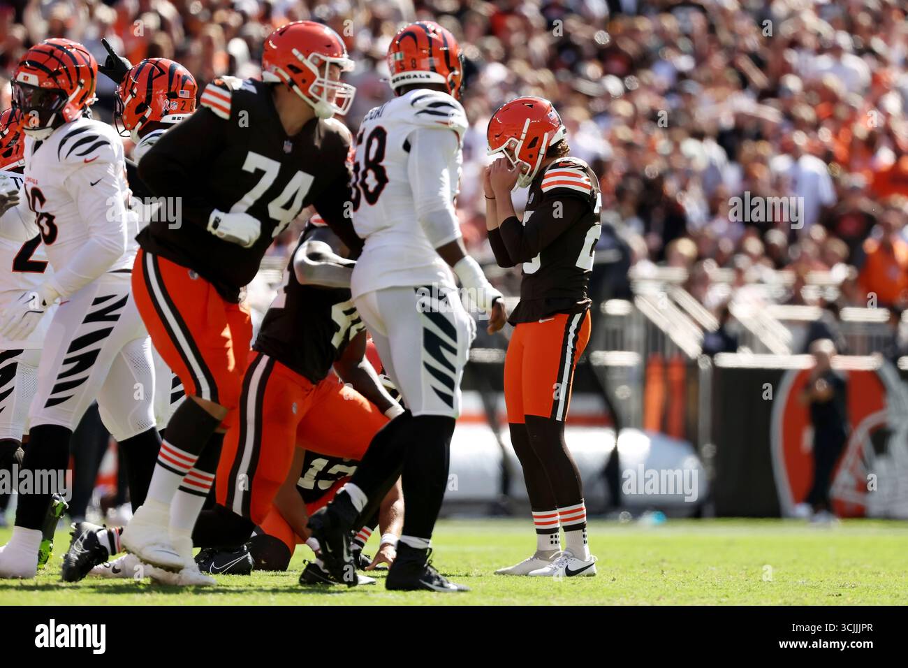 Cleveland Browns kicker Andre Szmyt (25) reacts after missing a field ...