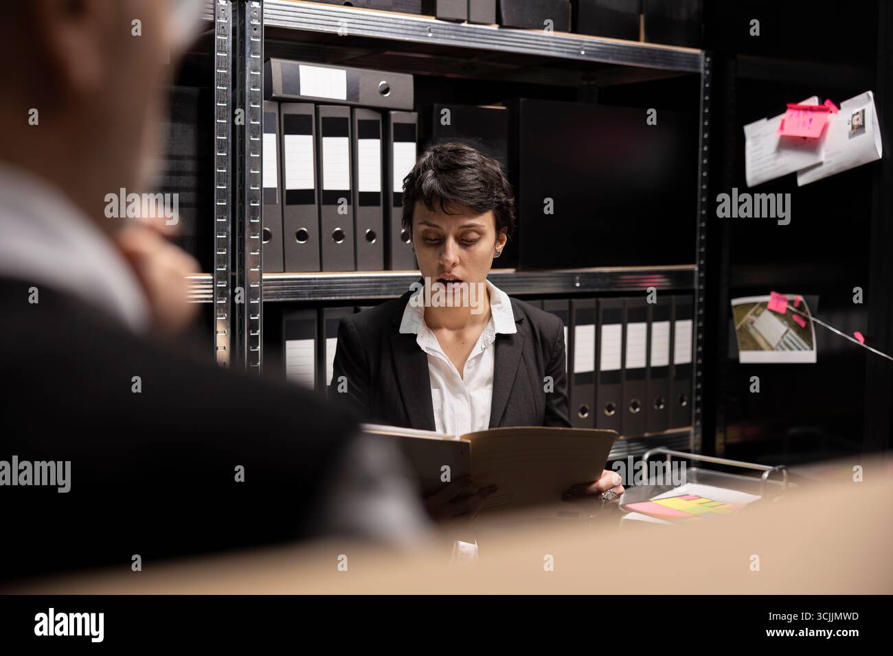 Detectives team working in incident hi-res stock photography and images ...