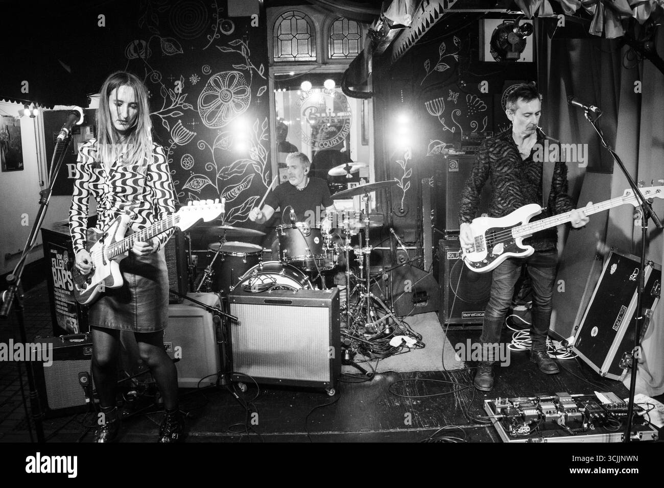 RIA PLAYS, LIVE CONCERT, 2025: The band RIa Plays performing live at The Brit Bar in Weston ...