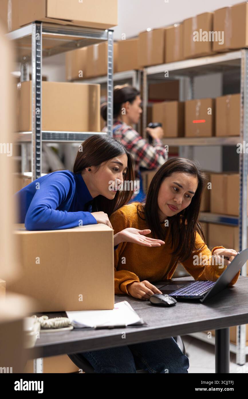 Asian employee manages boxes hi-res stock photography and images - Alamy