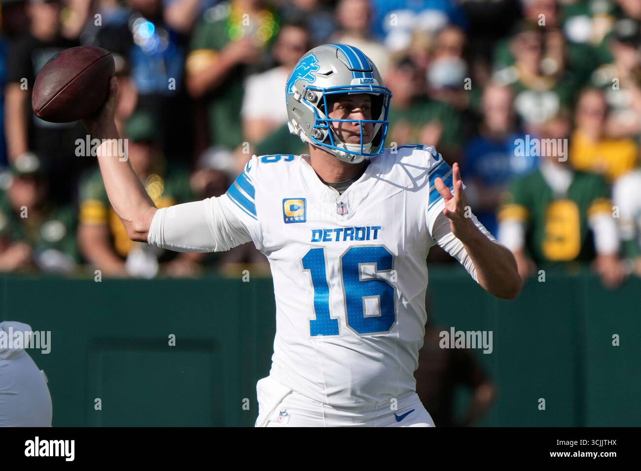 Detroit Lions quarterback Jared Goff (16) throws against the Green Bay ...
