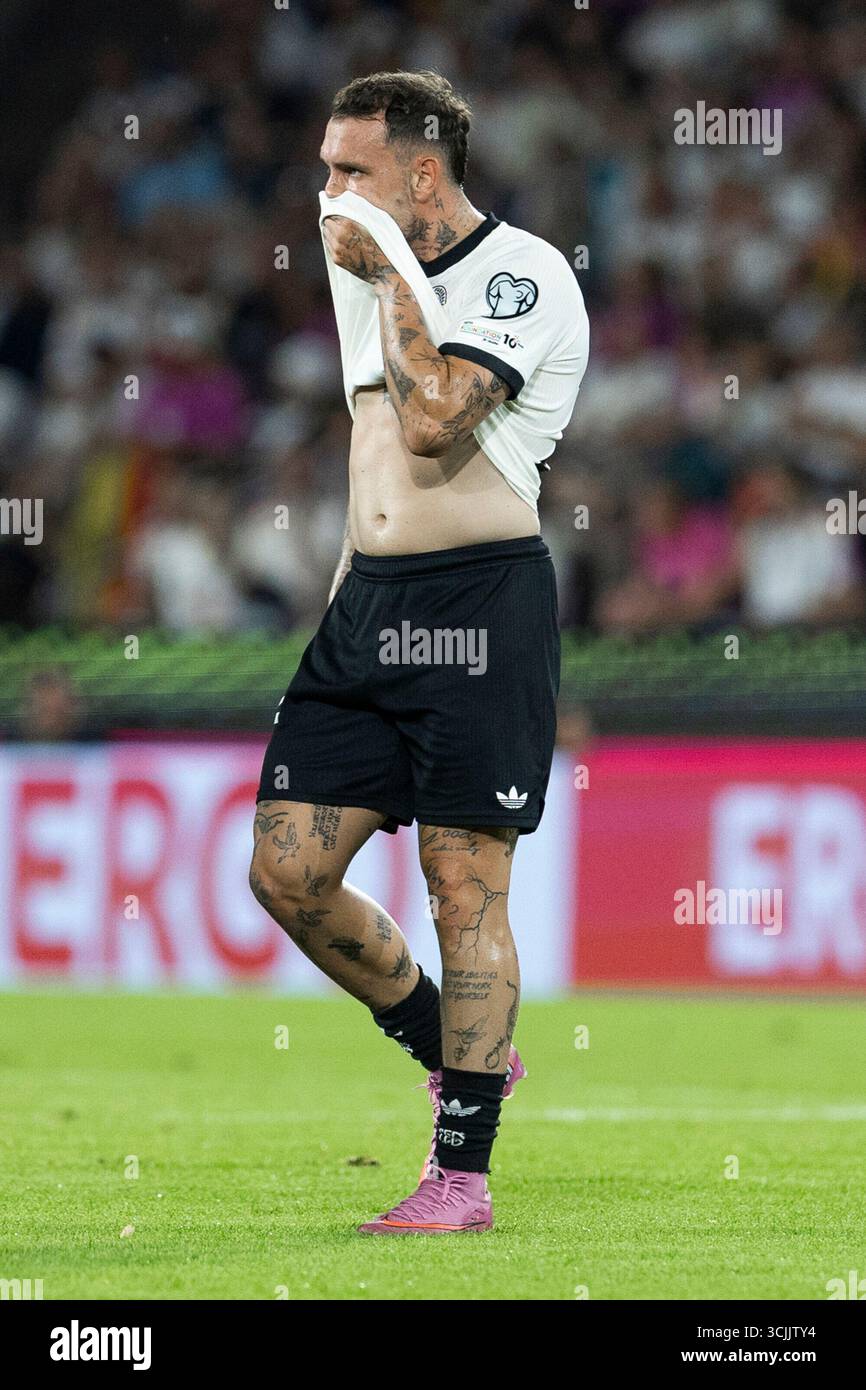 David Raum (Deutschland, 22) wischt sich Schwei? aus dem Gesicht am 6 ...