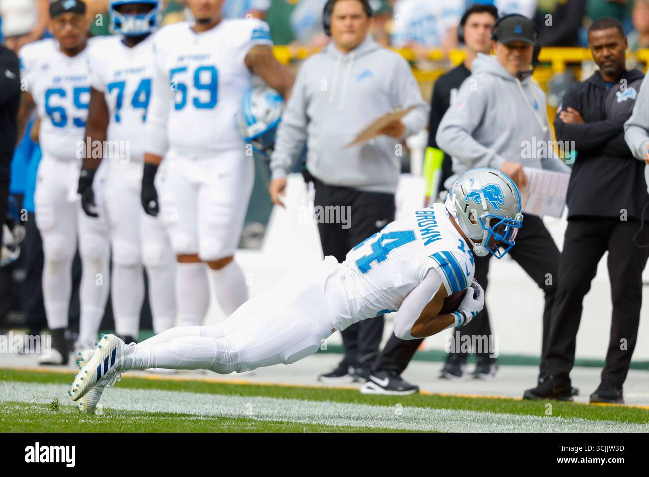 Detroit Lions' Amon-Ra St. Brown makes a sideline catch against the ...