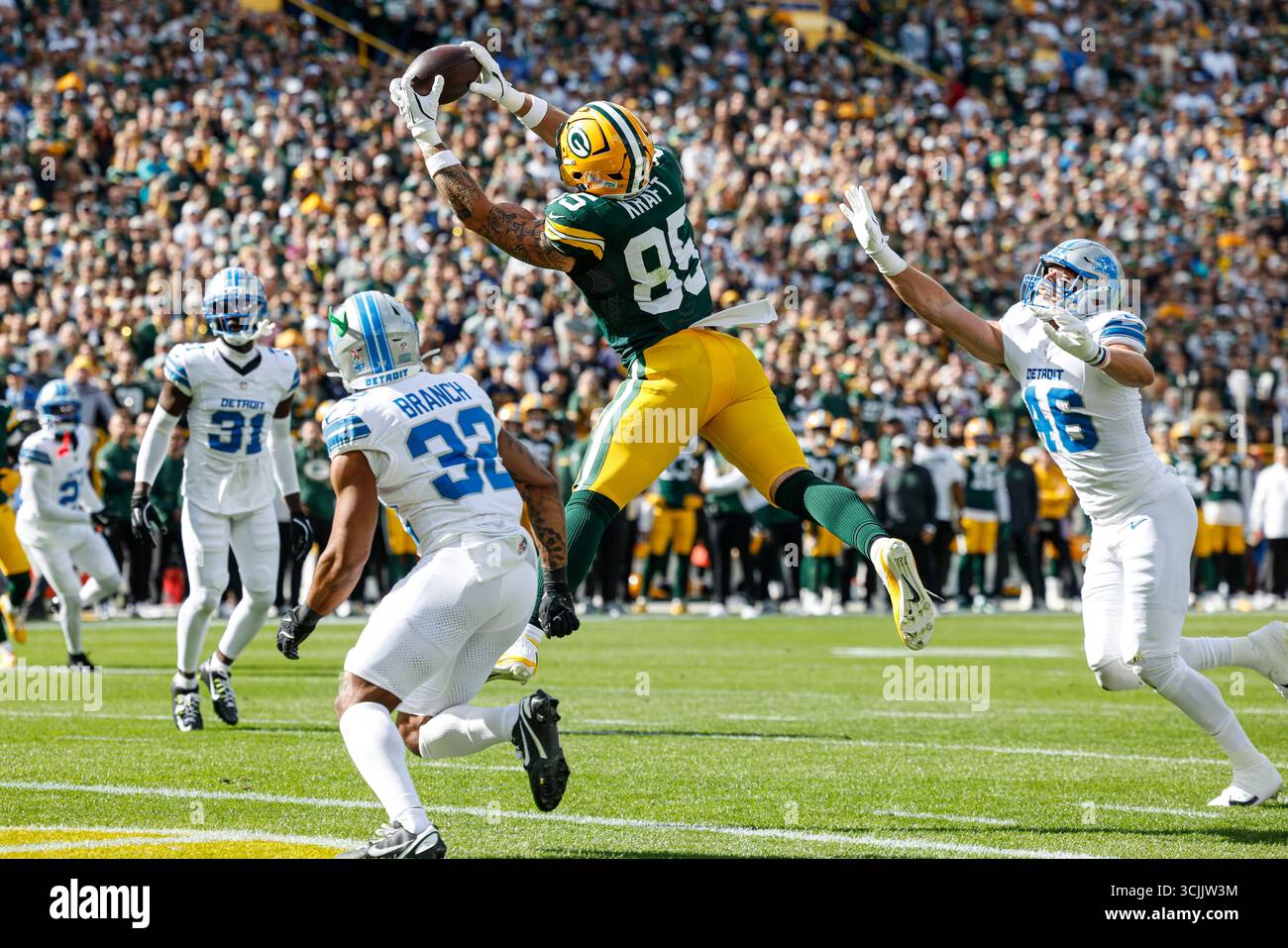 Green Bay Packers tight end Tucker Kraft (85) catches a touchdown pass ...