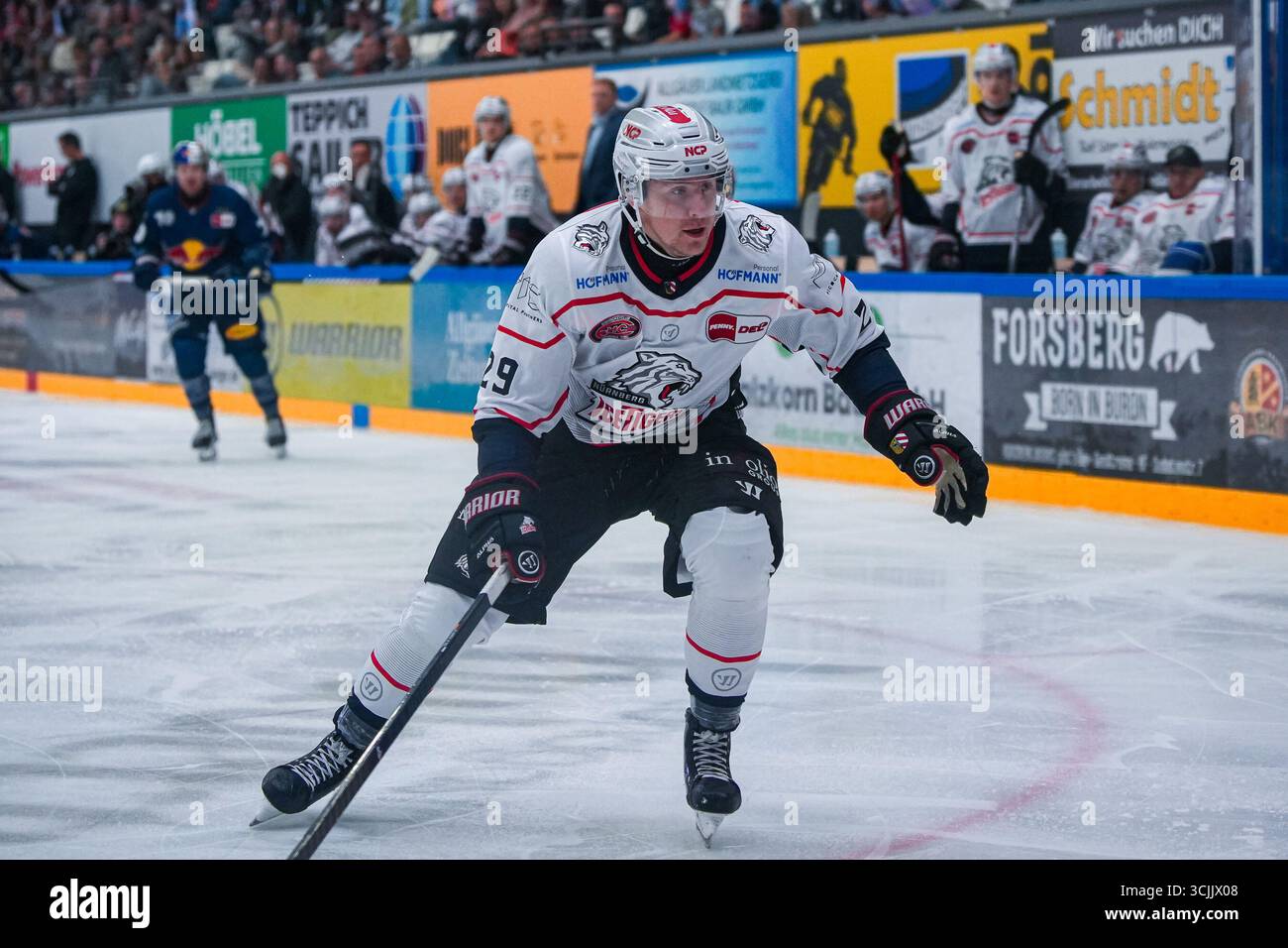 Im Bild Eugen Alanov (N?rnberg Ice Tigers, 29) Finale Warrior Cup 2025 Red Bull M?nchen gegen ...