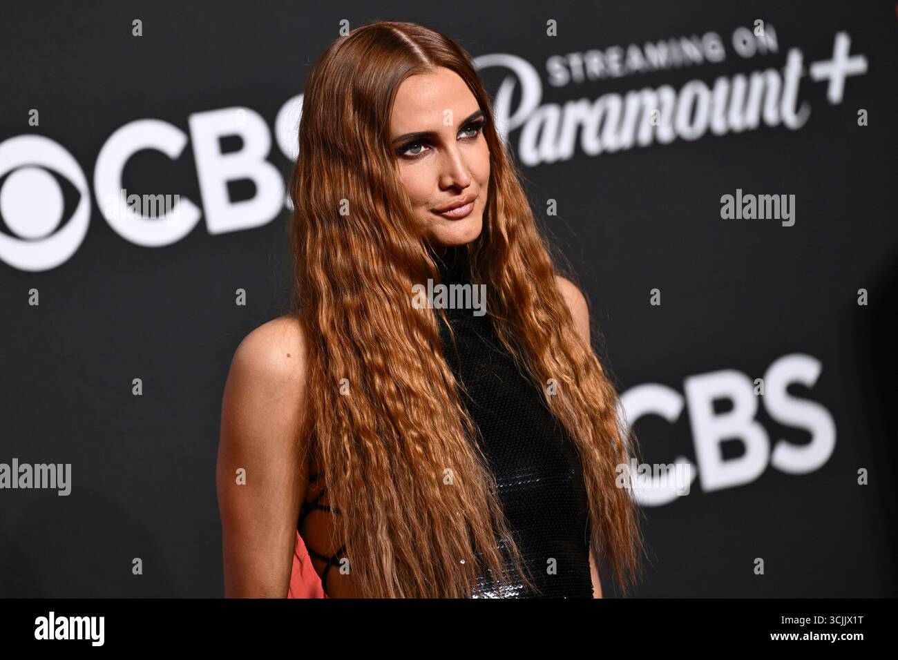 Ashlee Simpson arrives at the MTV Video Music Awards on Sunday, Sept. 7 ...