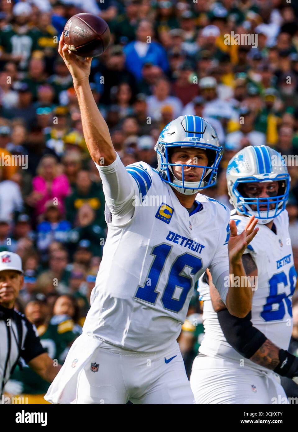 Detroit Lions quarterback Jared Goff throws a pass in the first half of ...