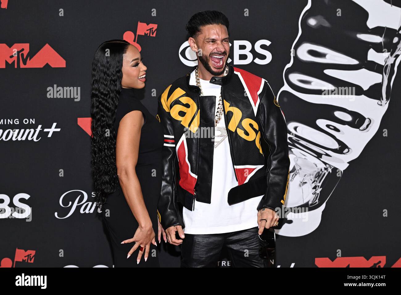 Nikki Hall, left, and Pauly D arrive at the MTV Video Music Awards on ...
