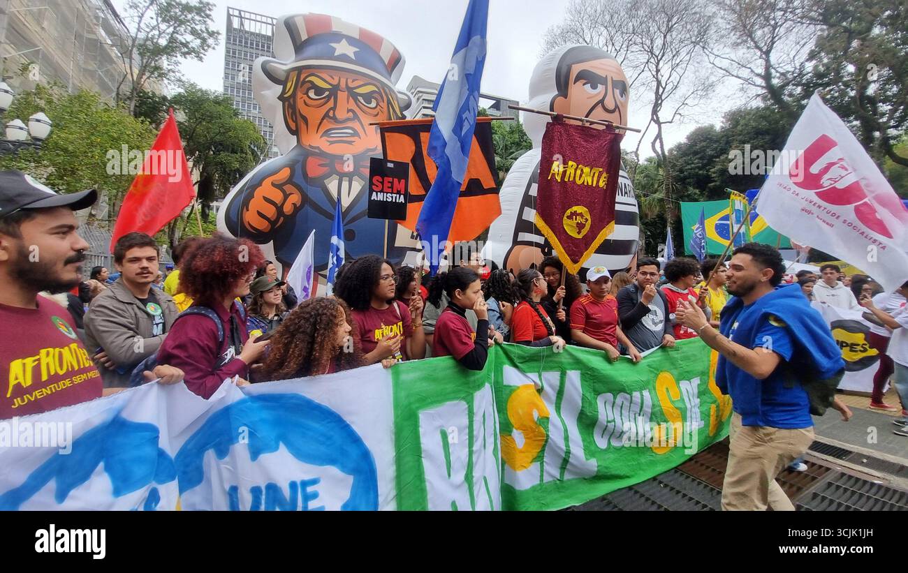 Sao Paulo, Brazill. 07th Sep, 2025. SAO PAULO, BRAZIL - SEPTEMBER 7: Supporters of Brazil ...