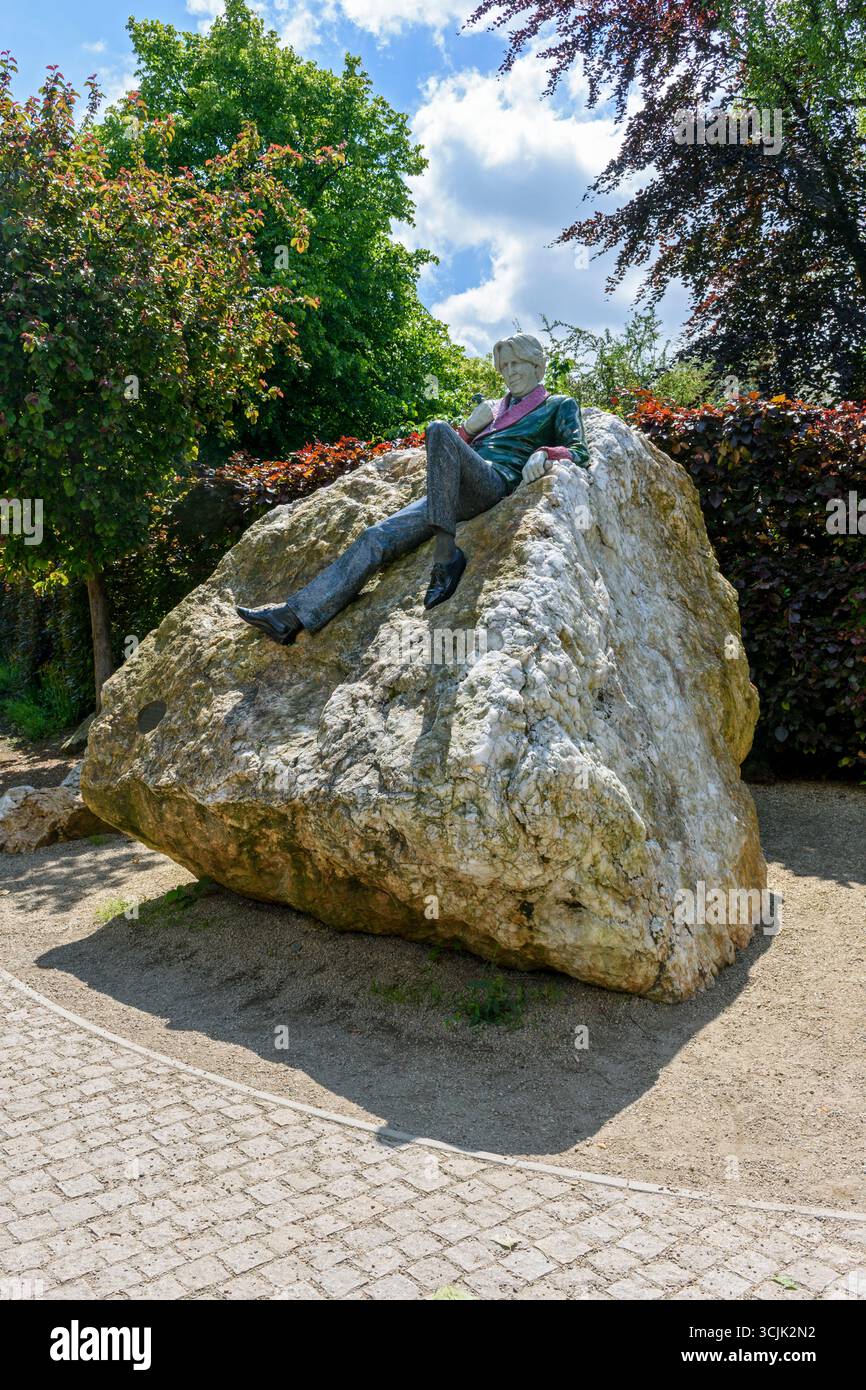 The Oscar Wilde Memorial Sculpture, Merrion Square, Dublin, Ireland ...