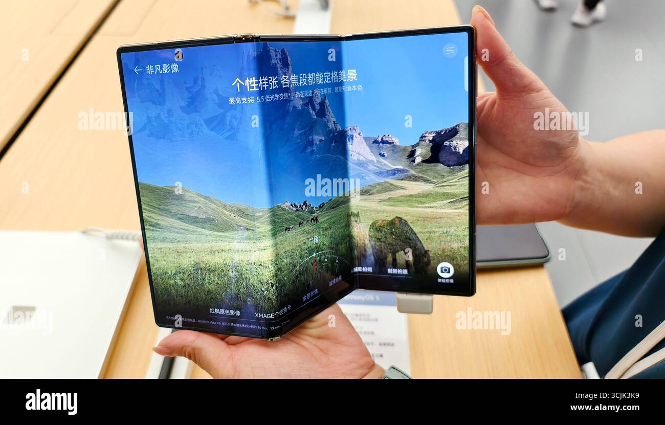 The new Huawei three fold mobile phone Mate XTs equipped with Kirin ...