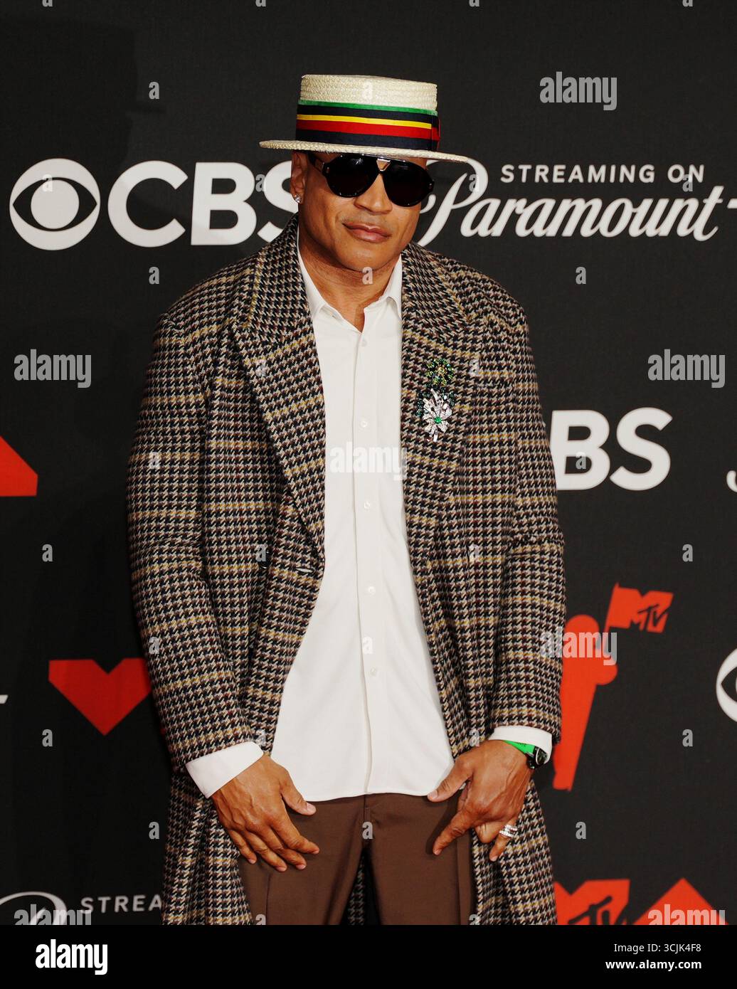 LL Cool J arrives on the red carpet at the 2025 MTV Video Music Awards ...