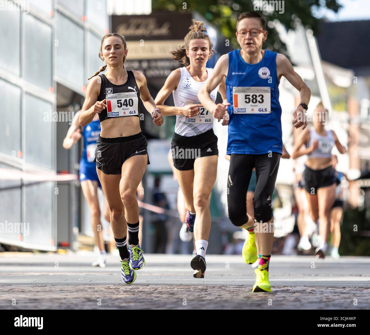 Im Fokus (links): Maren Guthier (MTG Mannheim); Deutsche ...