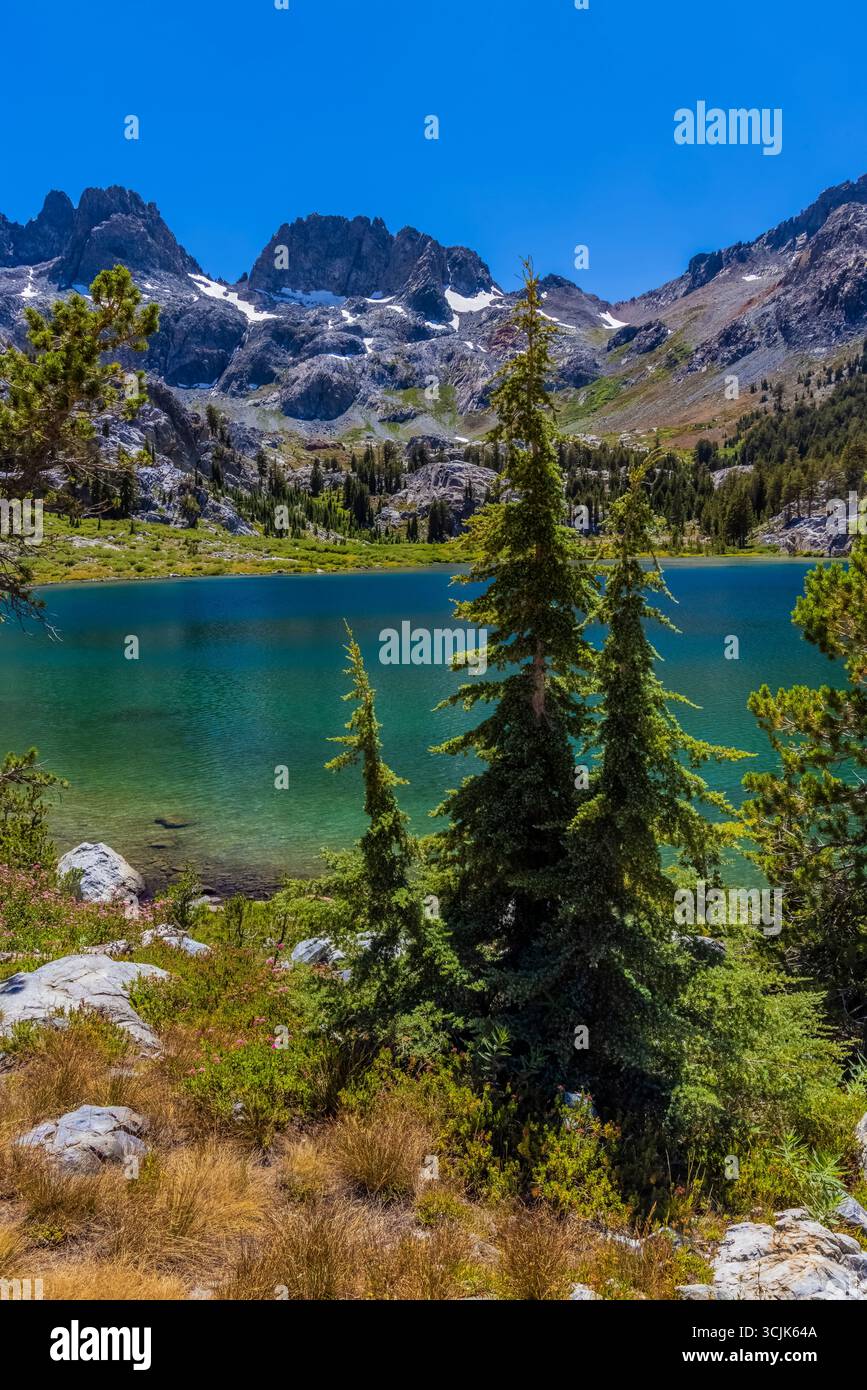 Stunning Ediza Lake in the Ansel Adams Wilderness, Inyo National Forest ...