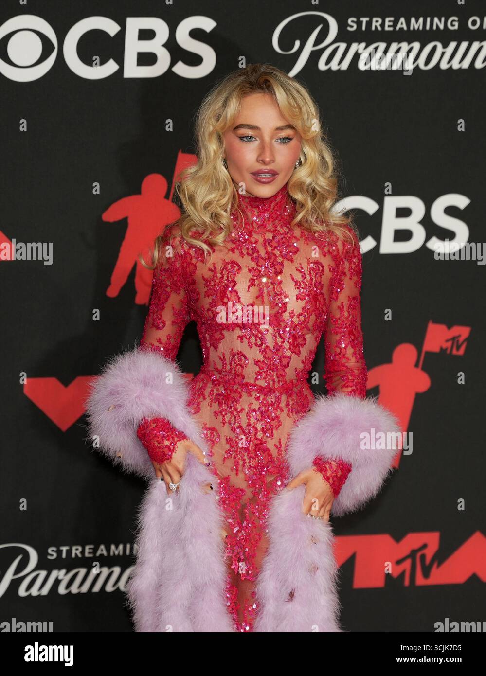 Sabrina Carpenter arrives on the red carpet at the 2025 MTV Video Music ...