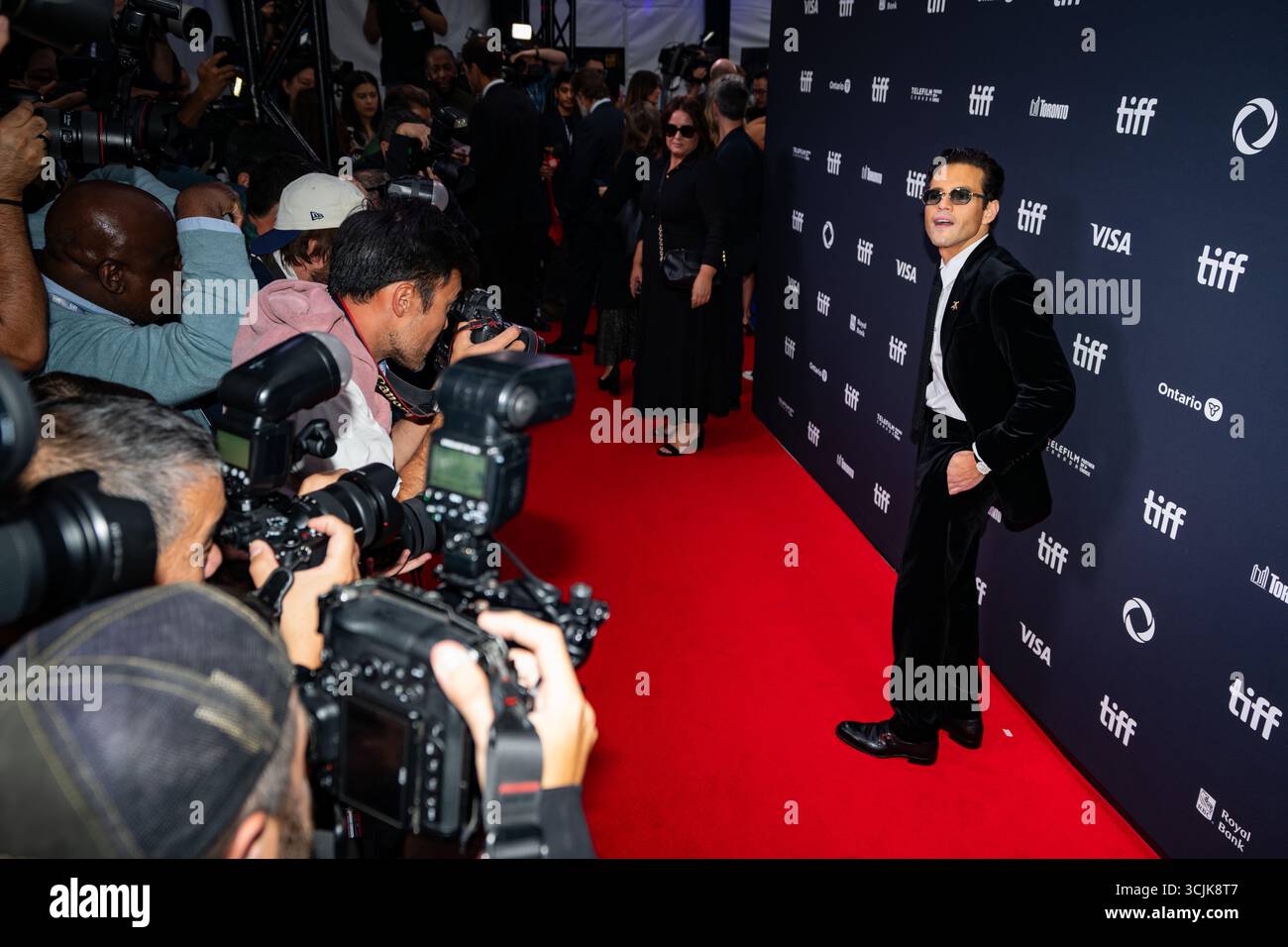 Rami Malek walks the red carpet at the premiere of ‚ÄúNuremberg‚Äù at ...