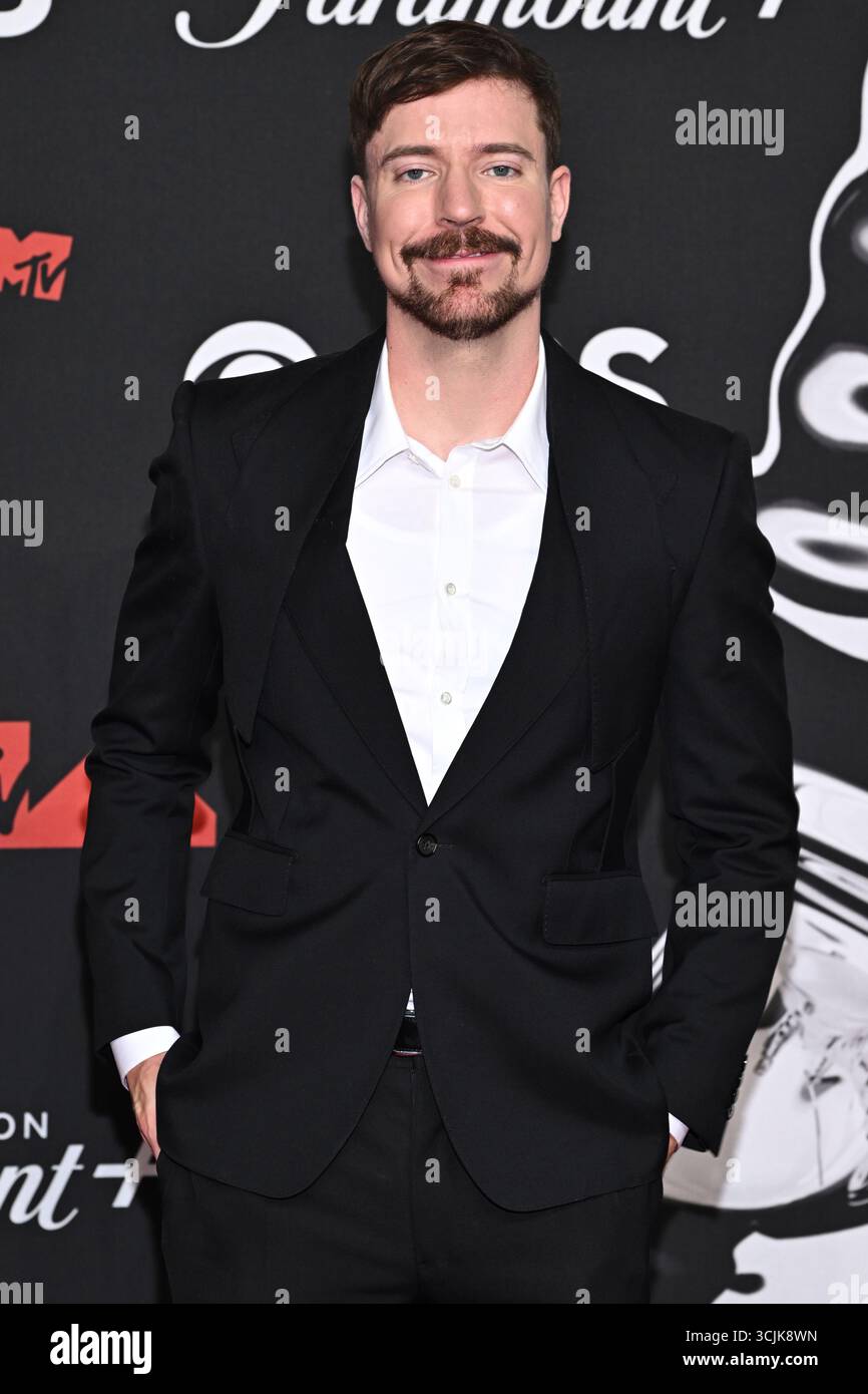 Jimmy "MrBeast" Donaldson arrives at the MTV Video Music Awards on ...