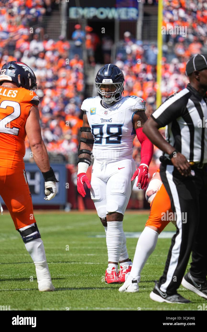Tennessee Titans defensive tackle Jeffery Simmons (98) rushes the ...