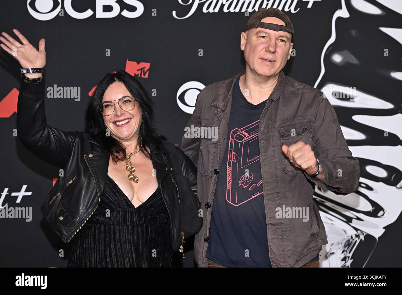 Danielle Brisebois, left, and Gregg Alexander arrive at the MTV Video ...