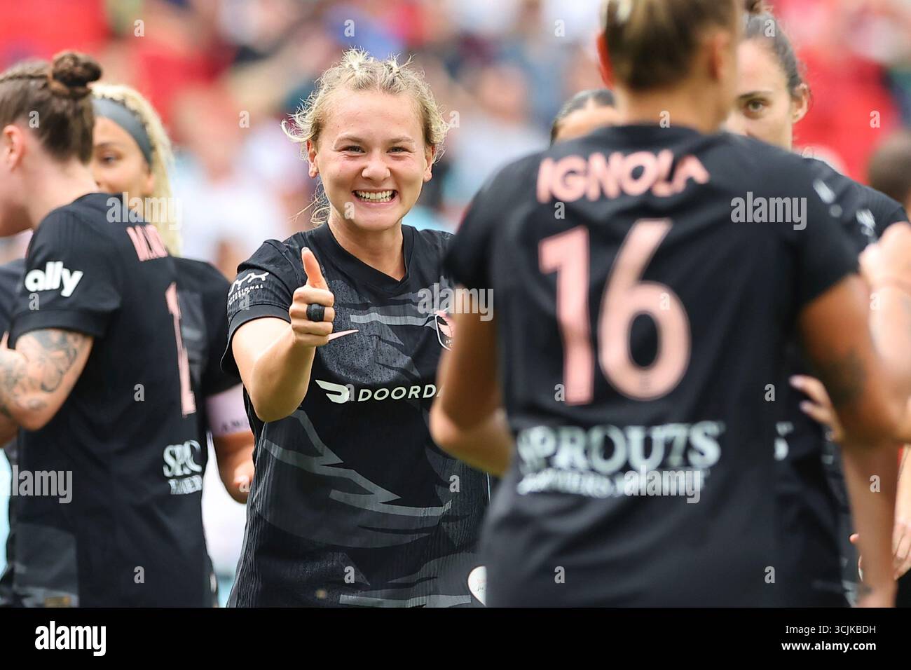 HARRISON, NJ - SEPTEMBER 07: Kennedy Fuller #17 of Angel City FC ...