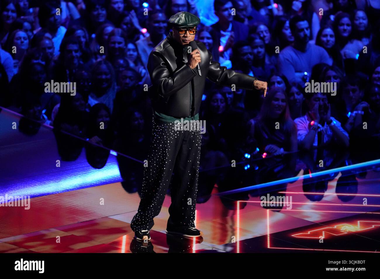 Host LL Cool J speaks during the MTV Video Music Awards on Sunday, Sept ...