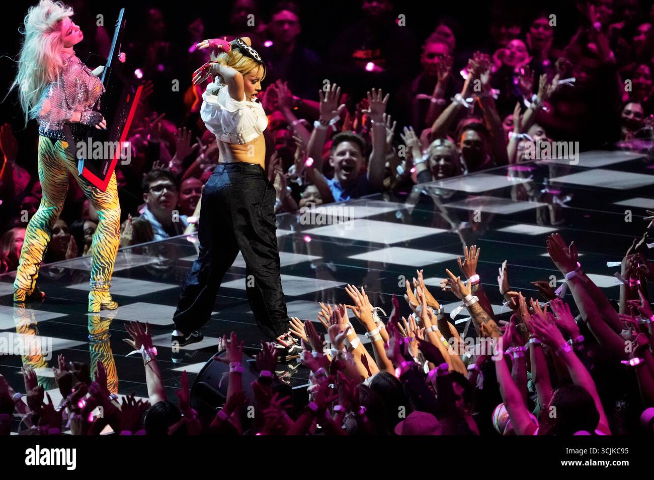 Doja Cat performs "Jealous Type" during the MTV Video Music Awards on ...