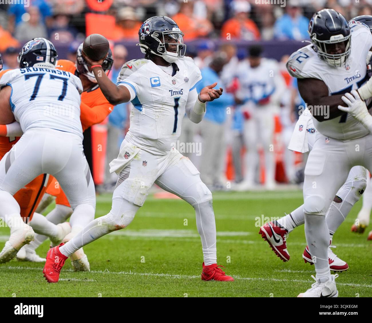 September 7, 2025: Tennessee Titans quarterback Cam Ward (1) throws a ...