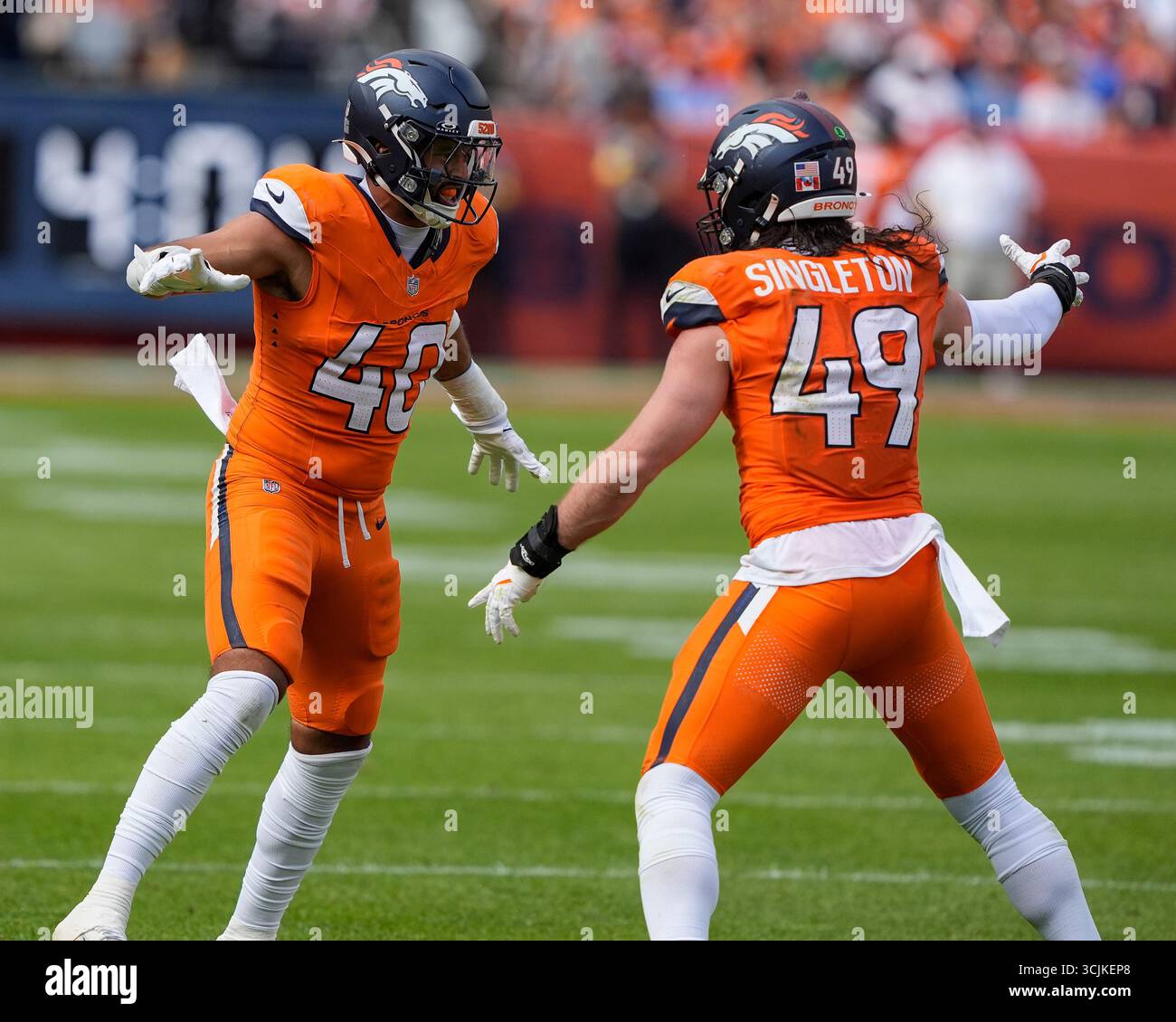 September 7, 2025: Denver Broncos linebacker Alex Singleton (49) and ...