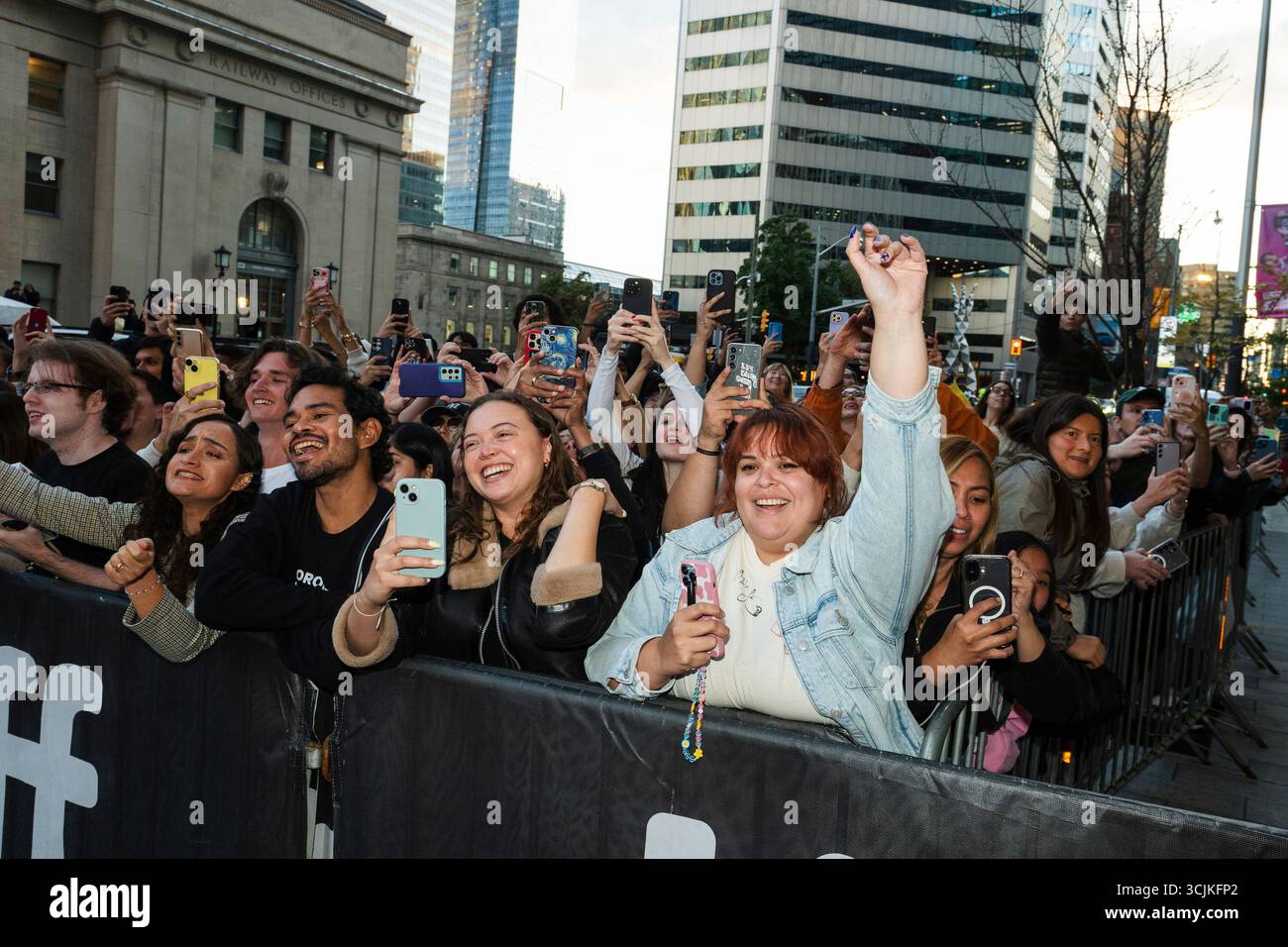 People react to seeing Channing Tatum on the red carpet for the TIFF ...