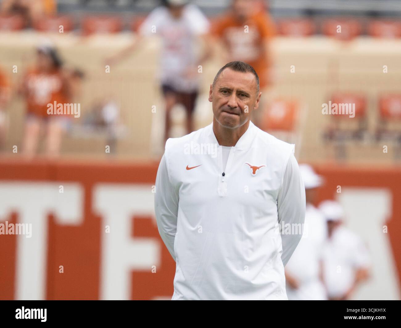 Texas head coach Steve Sarkisian watches his team warm-up before an ...