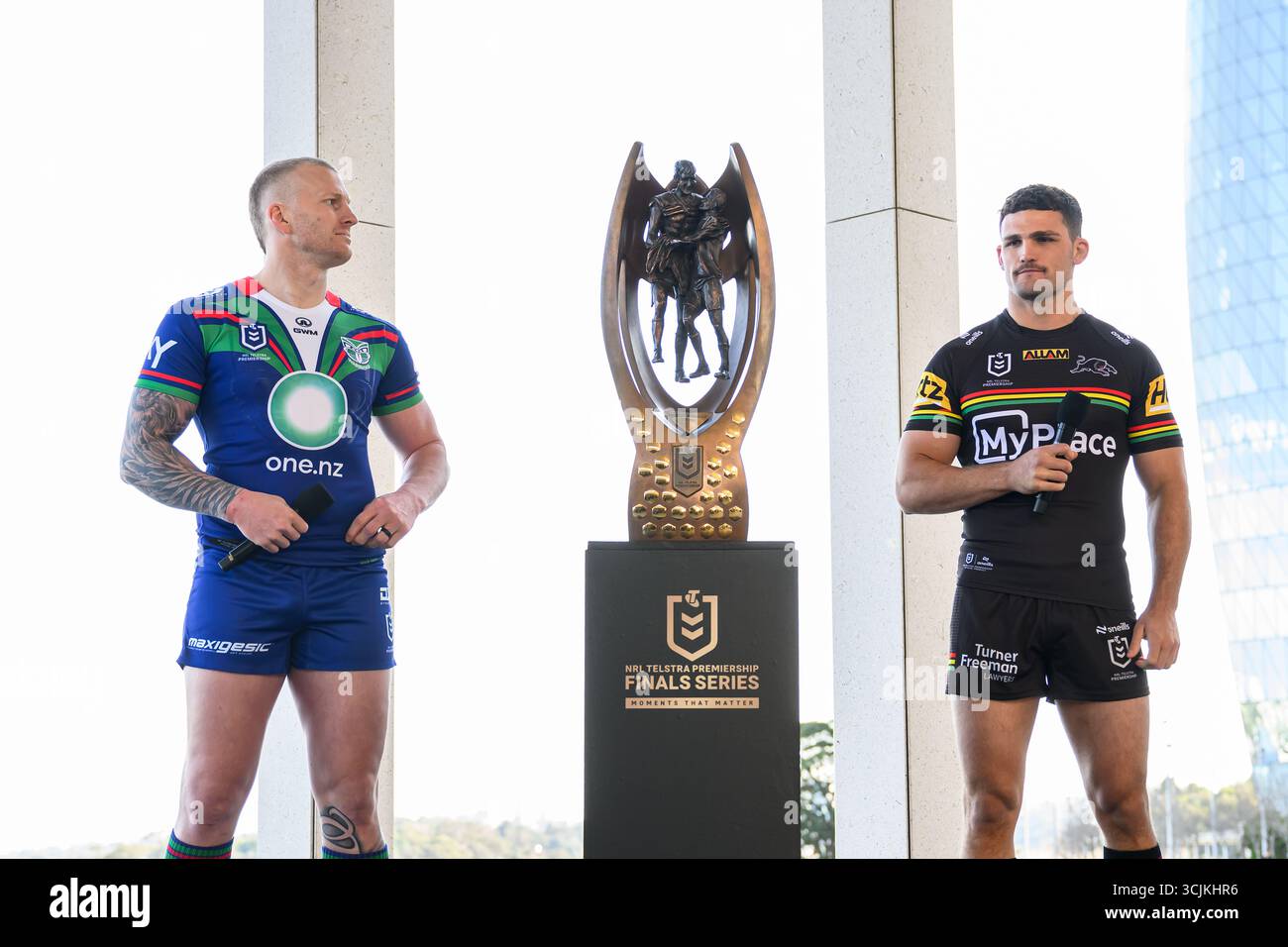 Mitchell Barnett of the New Zealand Warriors (left) and Nathan Cleary ...