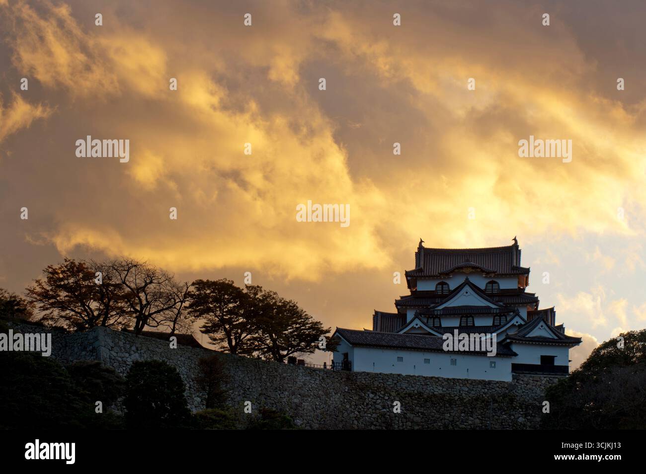 Hikone Castle (彦根城) one of only twelve original Japanese castles ...