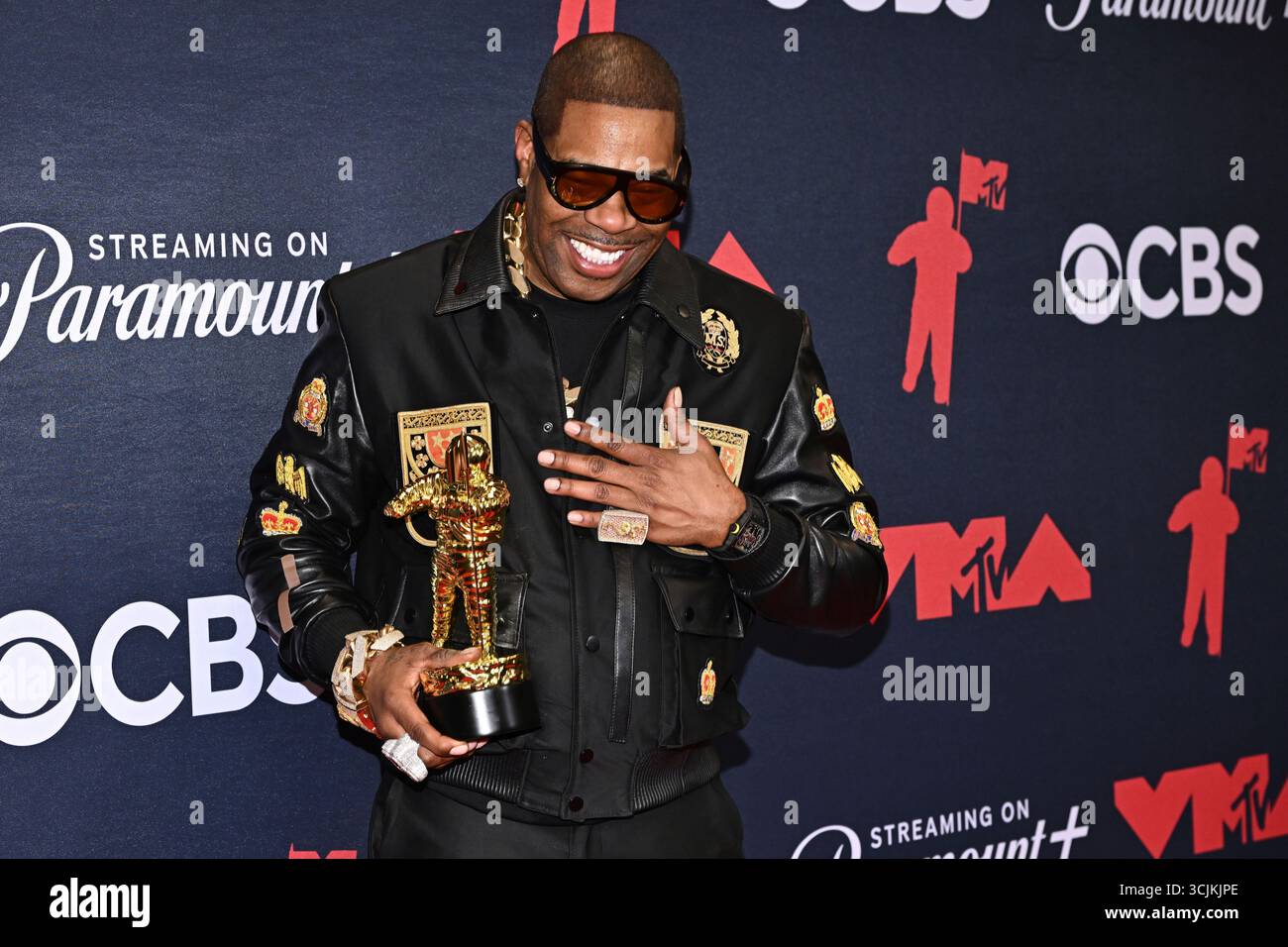 Busta Rhymes, winner of the rock the bells visionary award, poses in ...
