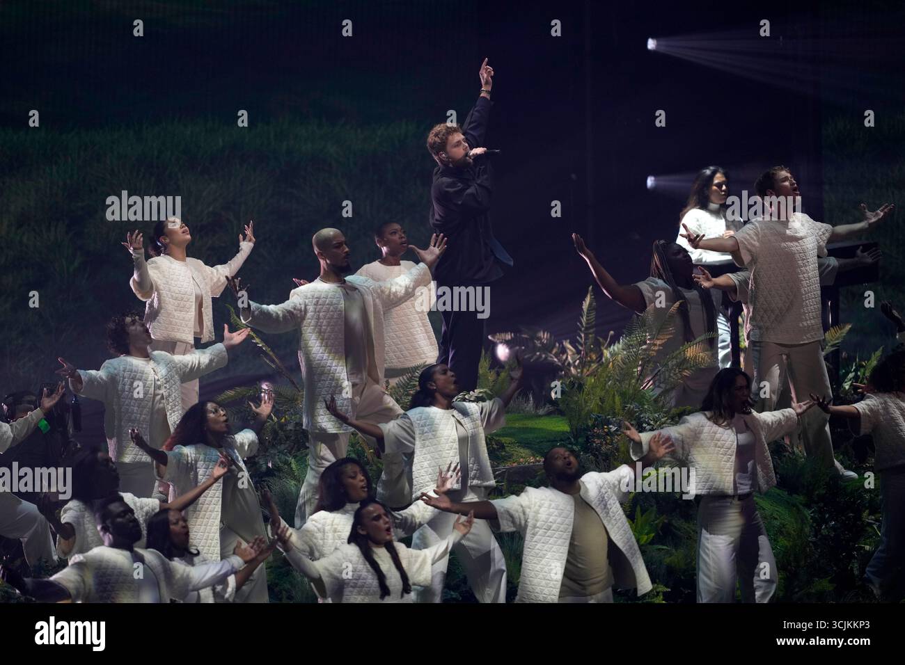 Alex Warren performs during the MTV Video Music Awards on Sunday, Sept ...