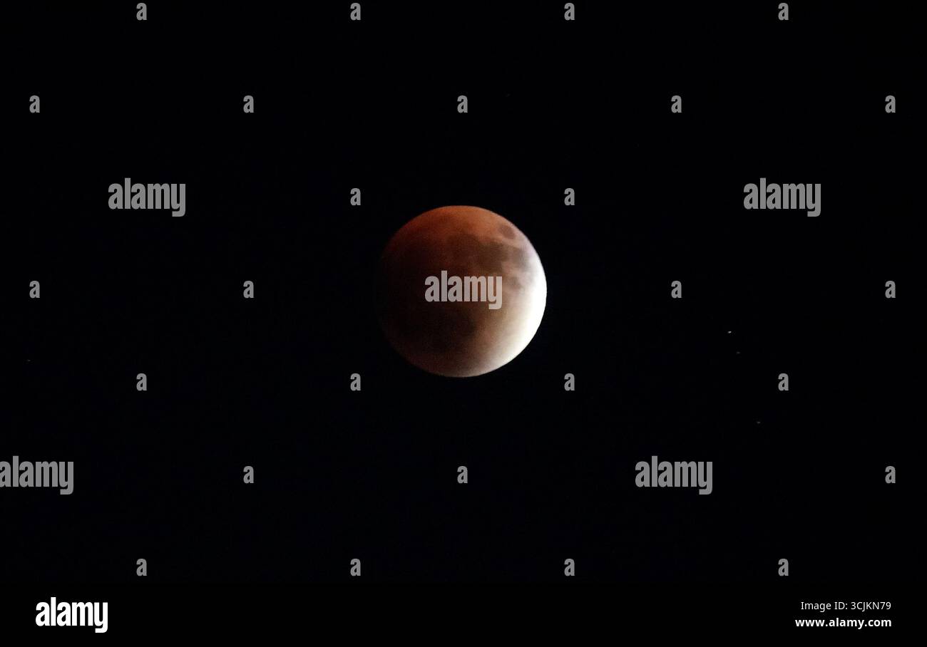 (250908) -- BEIRUT, Sept. 8, 2025 (Xinhua) -- The moon is seen during a ...