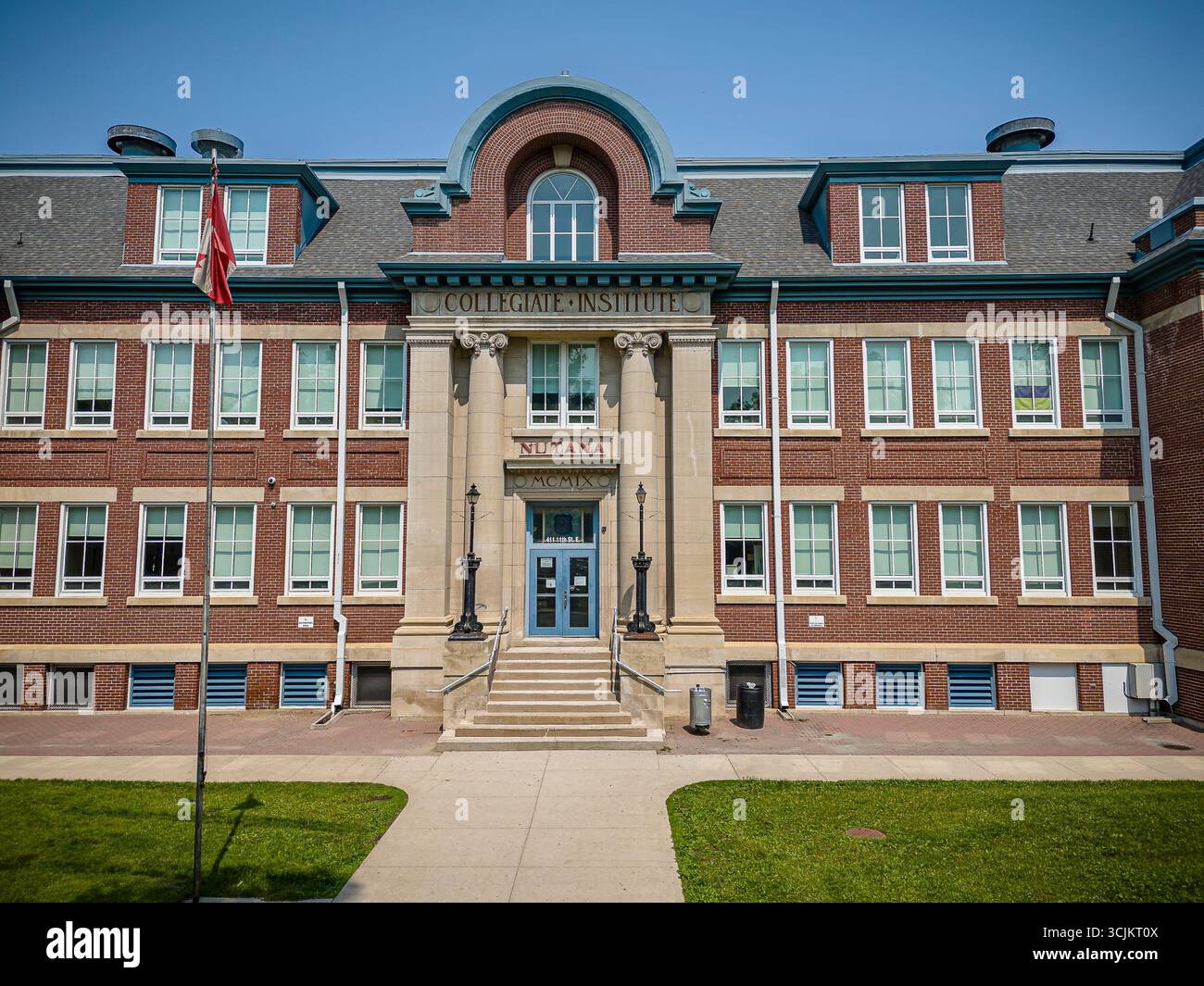 An aerial drone photo of the Nutana neighborhood in Saskatoon ...