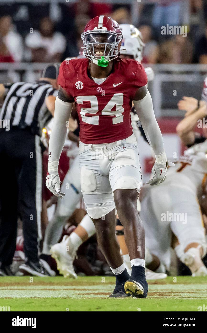 Alabama linebacker Noah Carter (24) celebrates an Alabama fumble ...